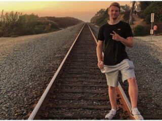 Vicky Stark - Net Worth, Bio, Age, Boyfriend (Capt. Ryan Eidelstein ...