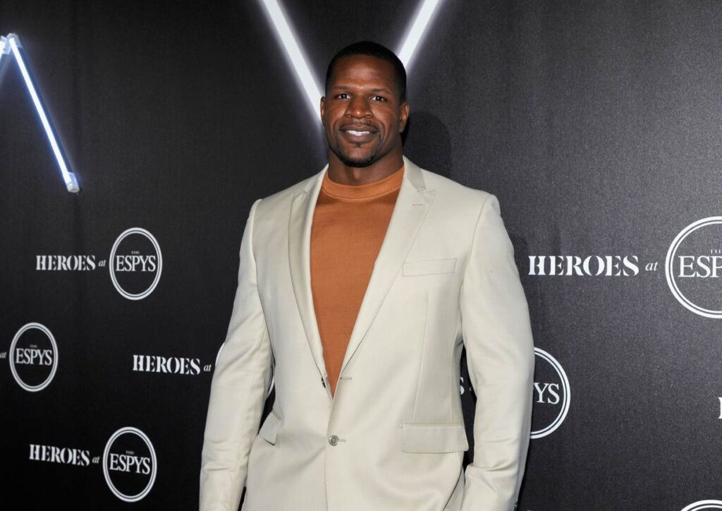 Kamerion Wimbley Net Worth & Wife (Monicha) - Famous People Today