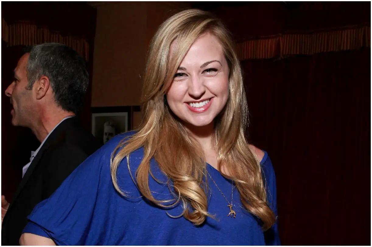 Bethany Watson Net Worth | Boyfriend (Dennis Cahlo) & Salary - Famous People Today