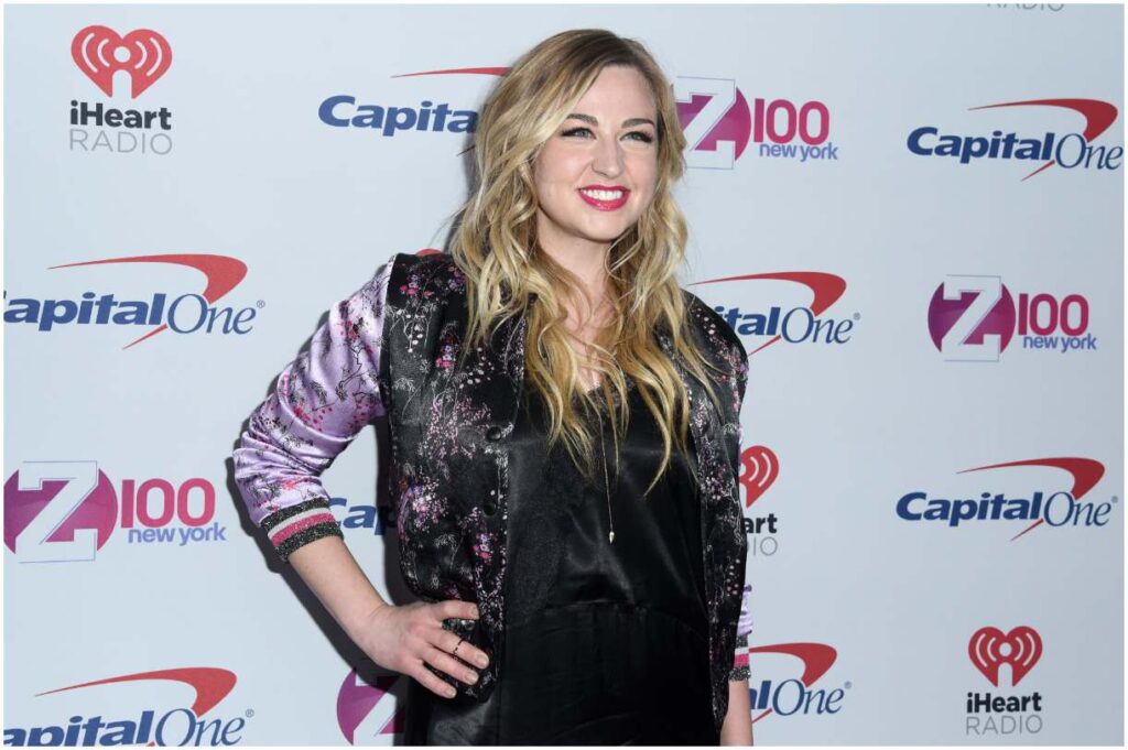 Bethany Watson Net Worth | Boyfriend (Dennis Cahlo) & Salary - Famous ...