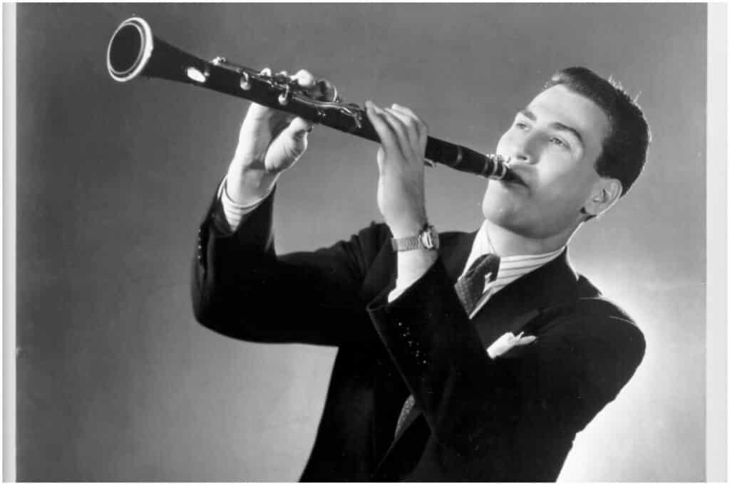 10 Famous Clarinet Players (Artie Shaw?) - Famous People Today