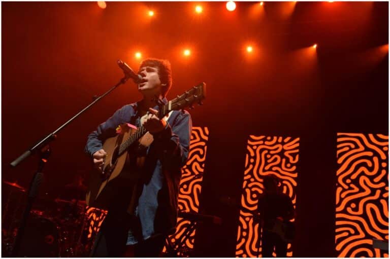 Alec Benjamin Net Worth | Girlfriend - Famous People Today