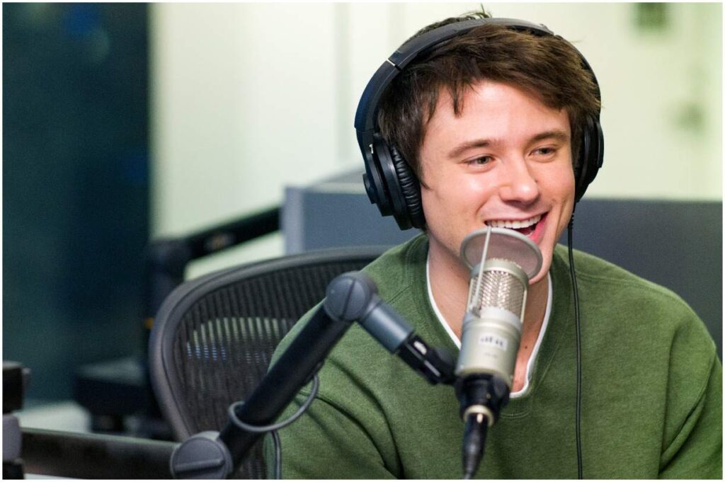 Alec Benjamin Net Worth | Girlfriend - Famous People Today