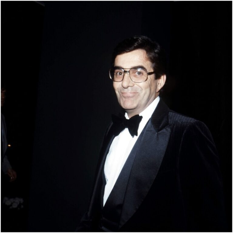 Pat Harrington Jr. Net Worth | Wife, Bio, Cause of Death - Famous ...