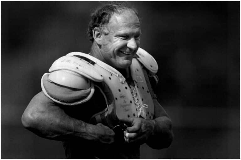 Mike Webster – Net Worth, Wife (Pam), Cause of Death - Famous People Today