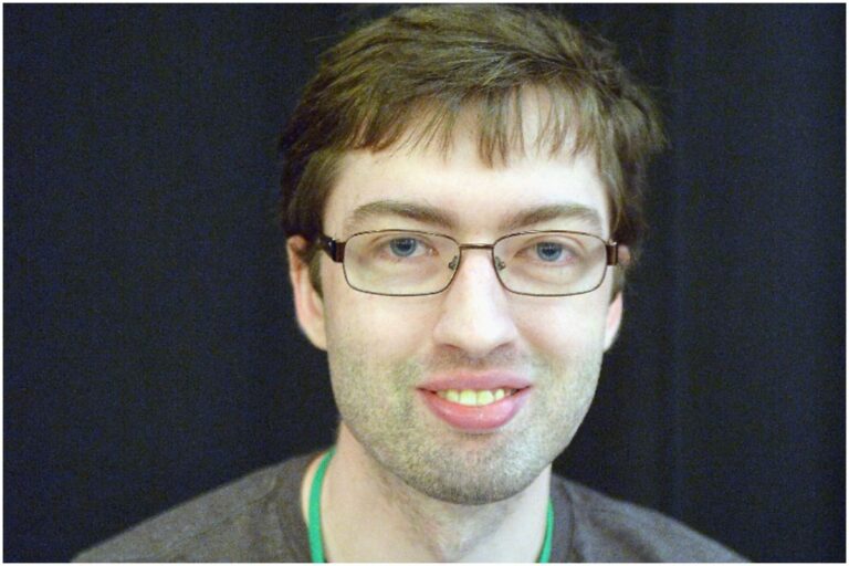 Andrew Hussie Net Worth - Famous People Today