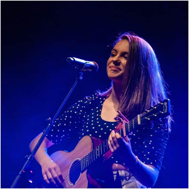 Allie Sherlock Net Worth - Famous People Today