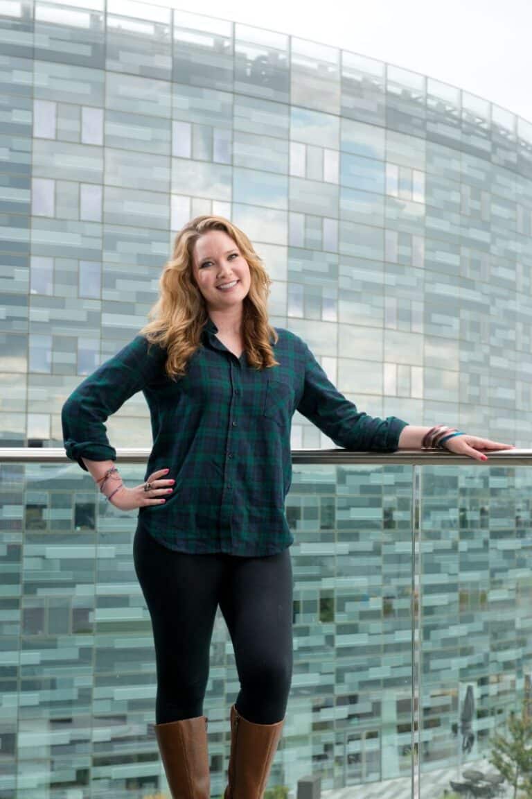 Sarah J. Maas Net Worth & Husband - Famous People Today