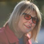 The reason why Wendy Rieger wore red glasses? - Famous People Today