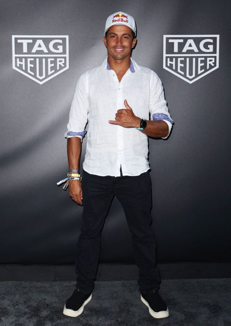 21 Richest Surfers In The World - Famous People Today