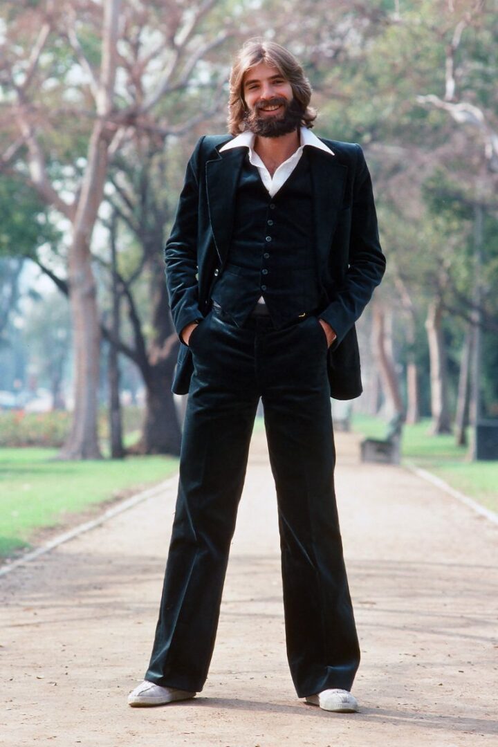 Is Dave Loggins related to Kenny Loggins? - Famous People Today