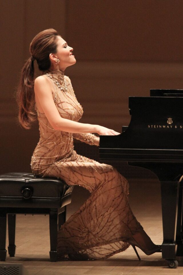 Lola Astanova Net Worth - Latest Update