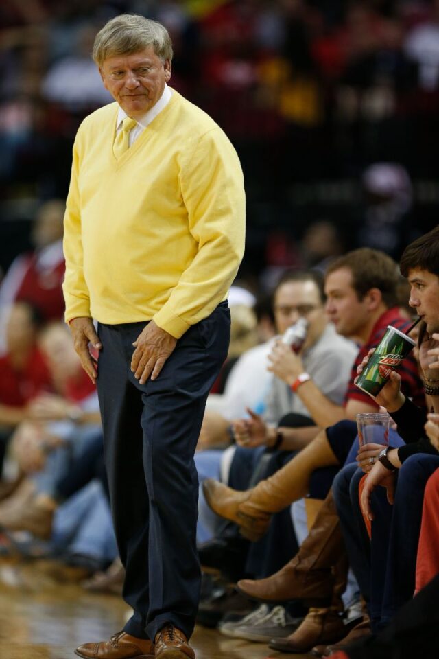 Rusty Hardin Net Worth - How RIch is the American attorney? - Famous ...