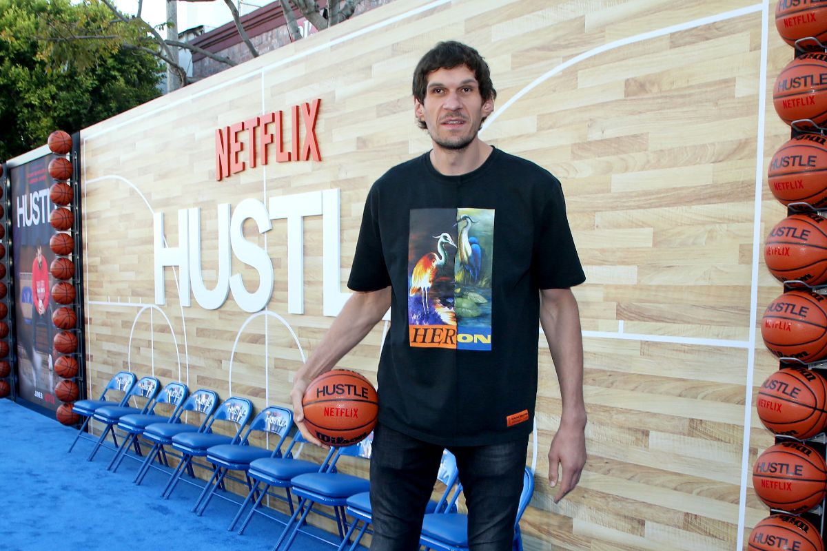 Who Is Tall Guy In The Goldfish Commercial? - Famous People Today