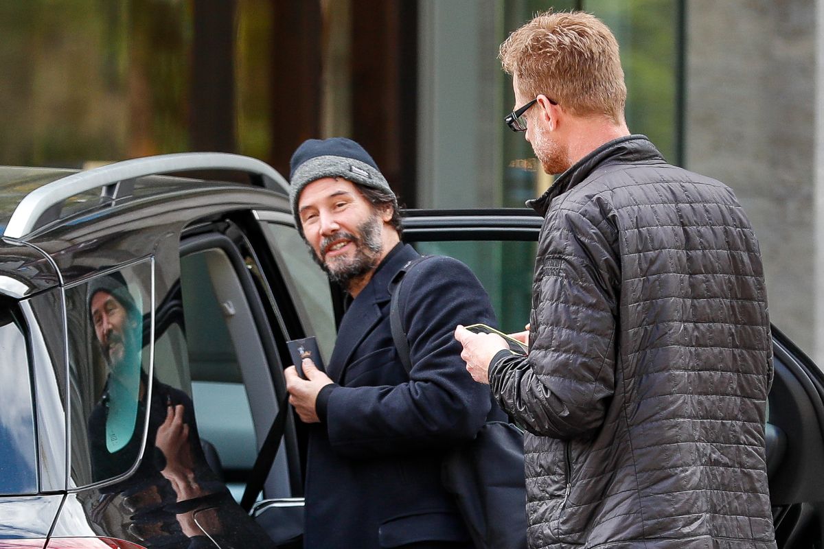 Did Keanu Reeves shave his head for Matrix? - Famous People Today