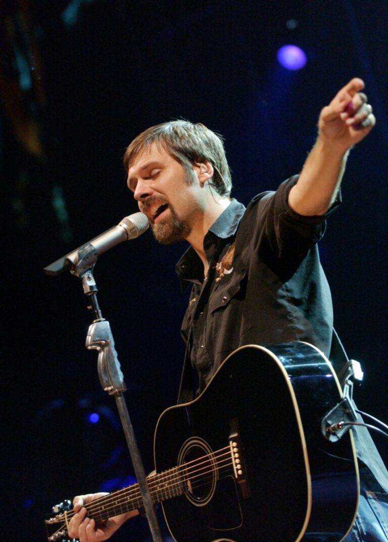 Mac Powell Net Worth - How Rich is the Singer? - Famous People Today