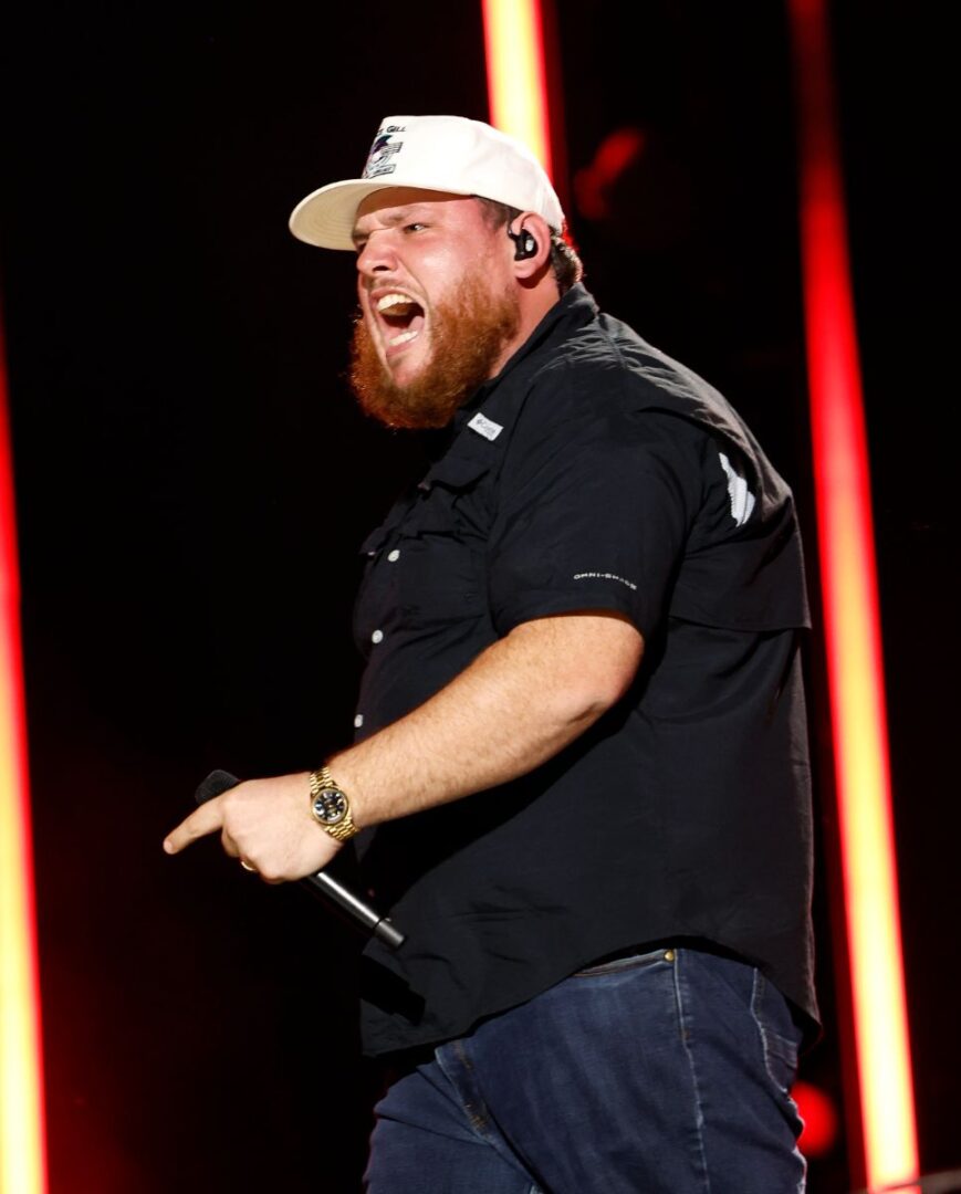 Luke Combs Net Worth & Wife - Famous People Today