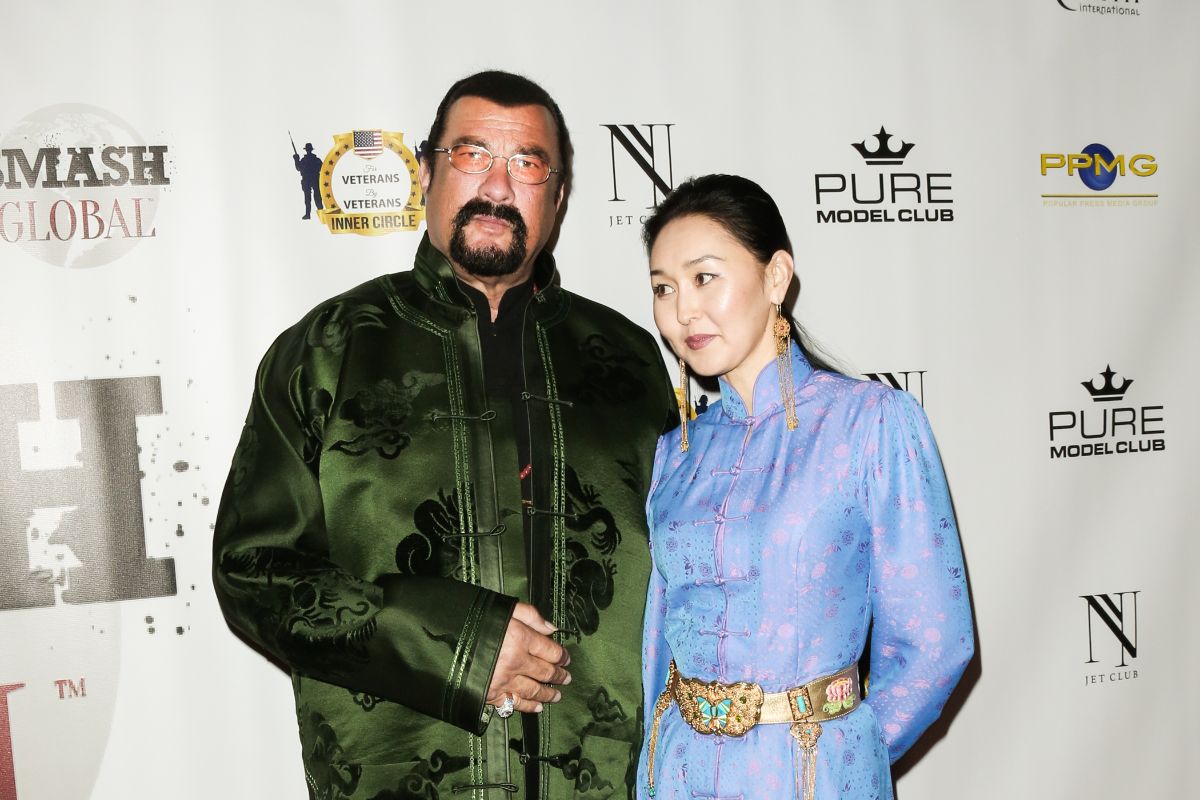 Steven Seagal's wives and children: does the acting star have a family? - Famous People Today