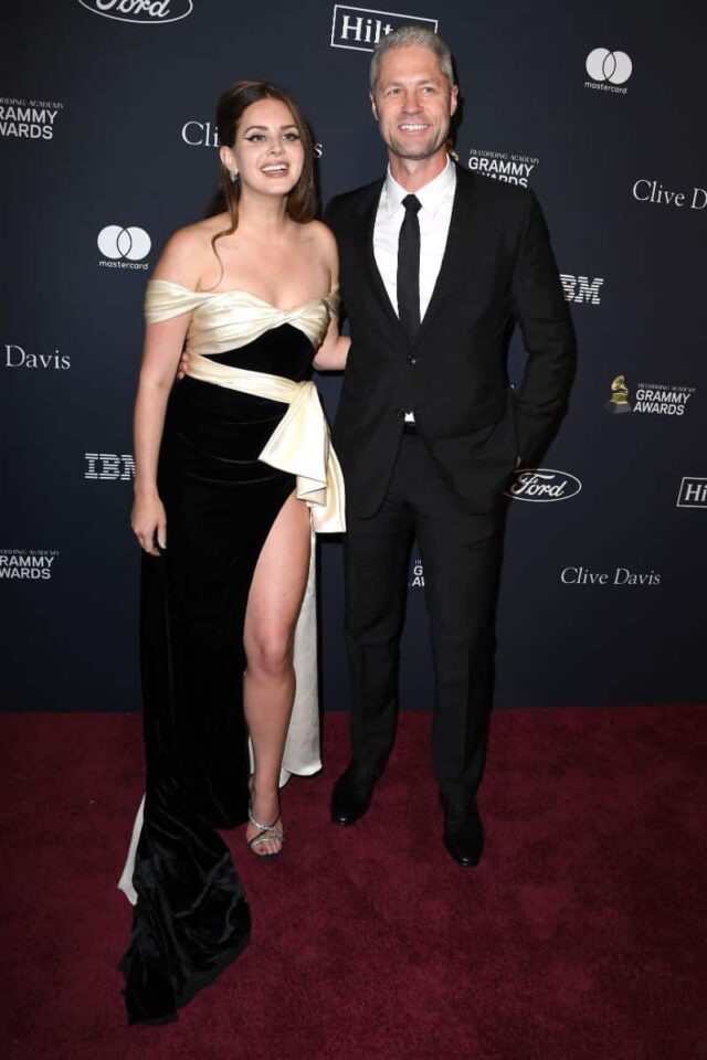 How Much Does Sean ‘Sticks’ Larkin Make Per Episode? - Famous People Today