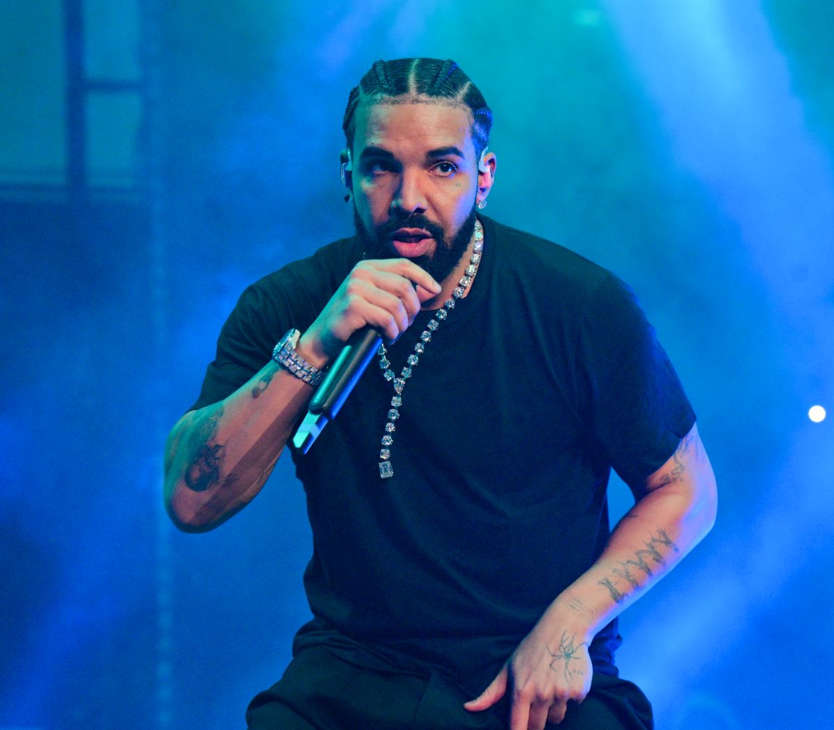 Drake Net Worth & Girlfriend - Famous People Today