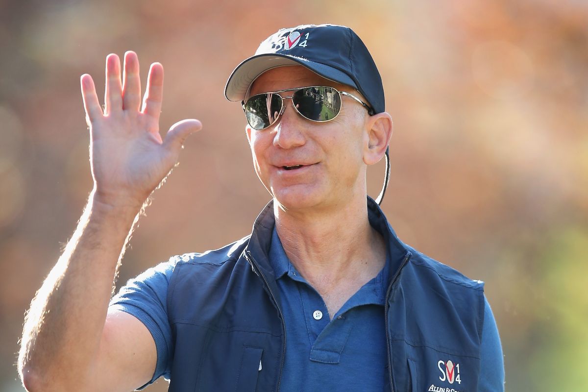 Jeff Bezos Net Worth & Wife - Famous People Today