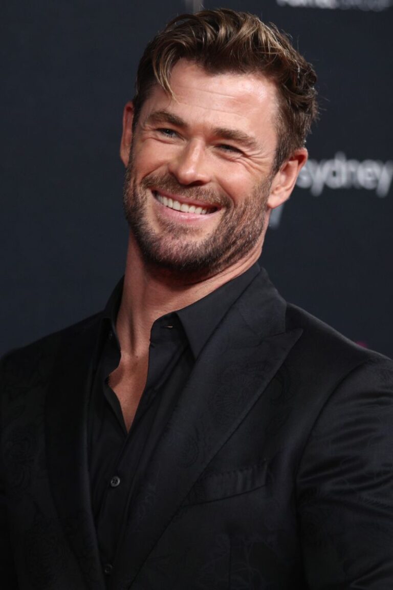 Chris Hemsworth Net Worth & Wife - Famous People Today
