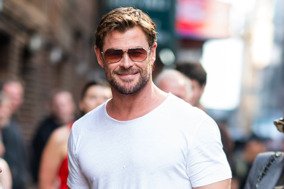 Chris Hemsworth Net Worth & Wife - Famous People Today