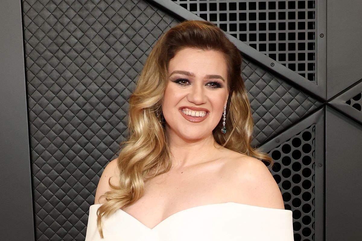Kelly Clarkson Net Worth & Ex-Husband - Famous People Today