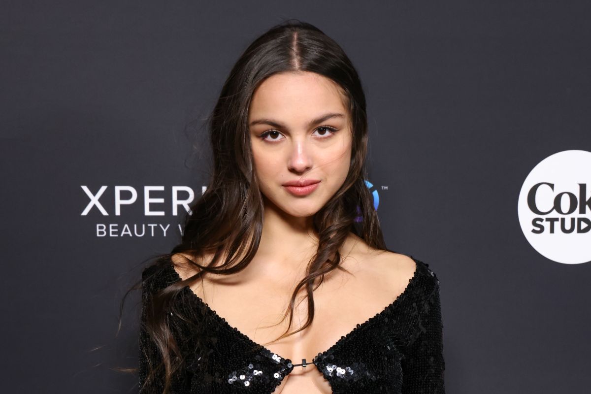 Olivia Rodrigo Net Worth & Boyfriend - Famous People Today