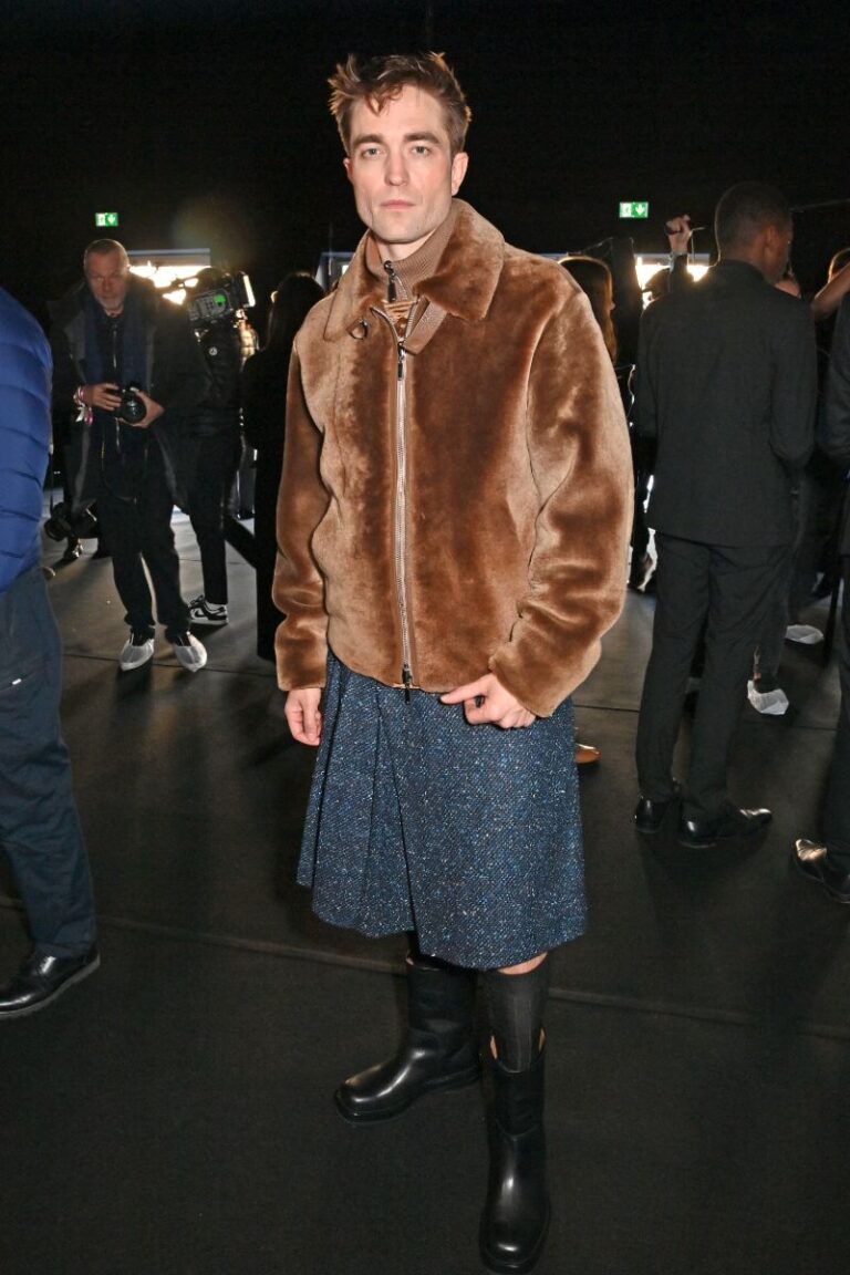 Robert Pattinson Net Worth & Wife? - Famous People Today