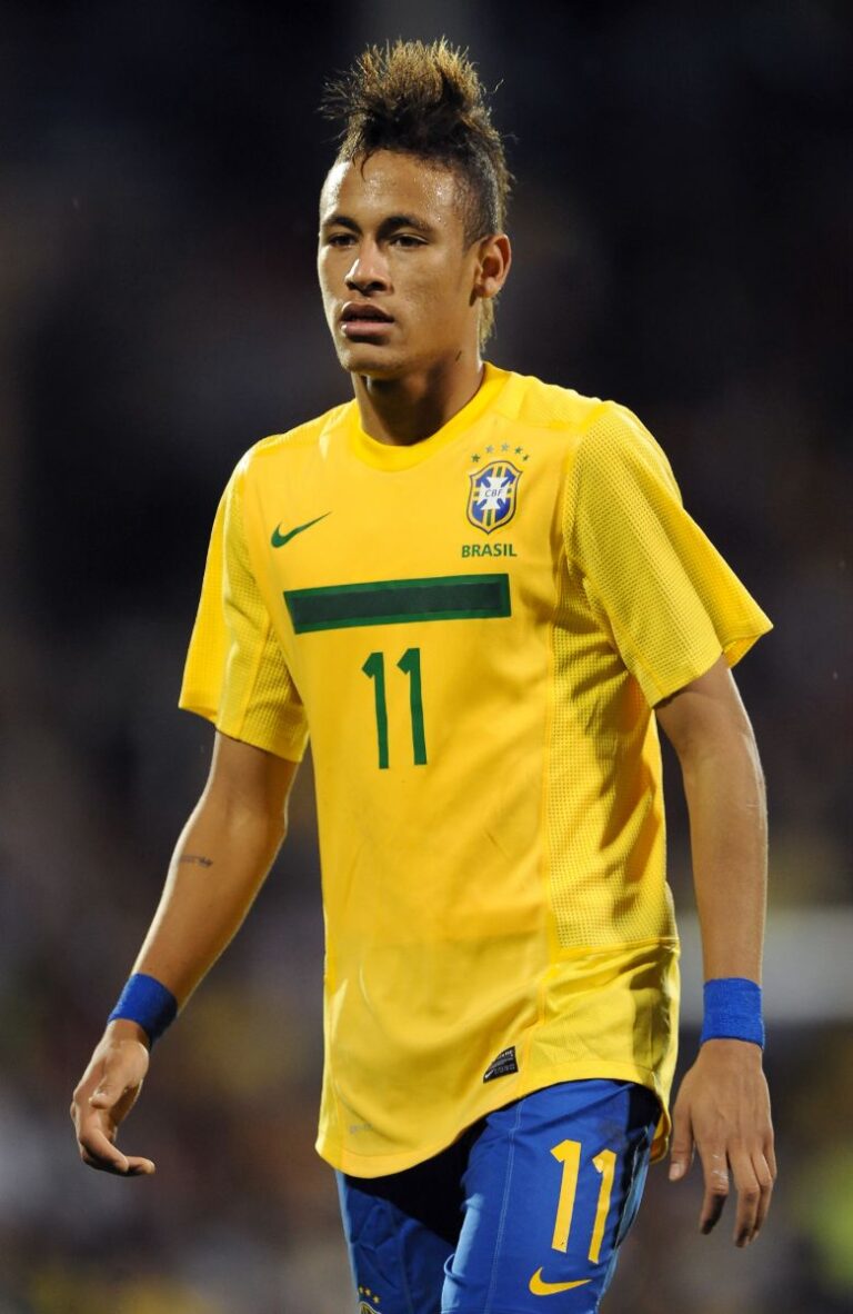 Neymar Jr. Net Worth & Girlfriend - Famous People Today