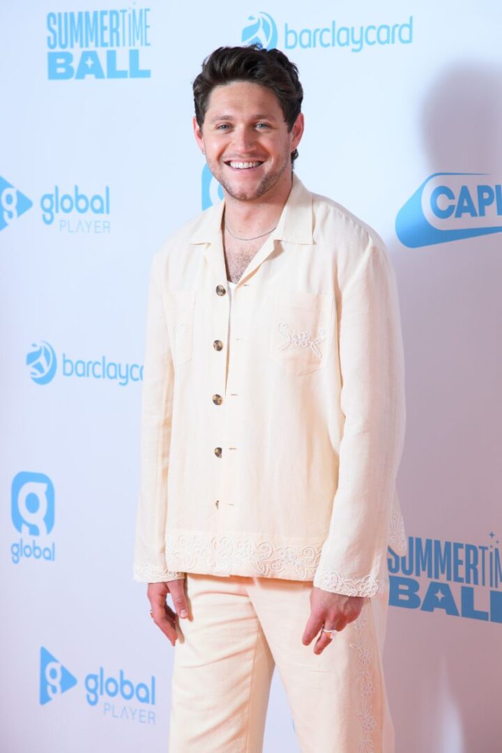 Niall Horan Net Worth & Girlfriend - Famous People Today