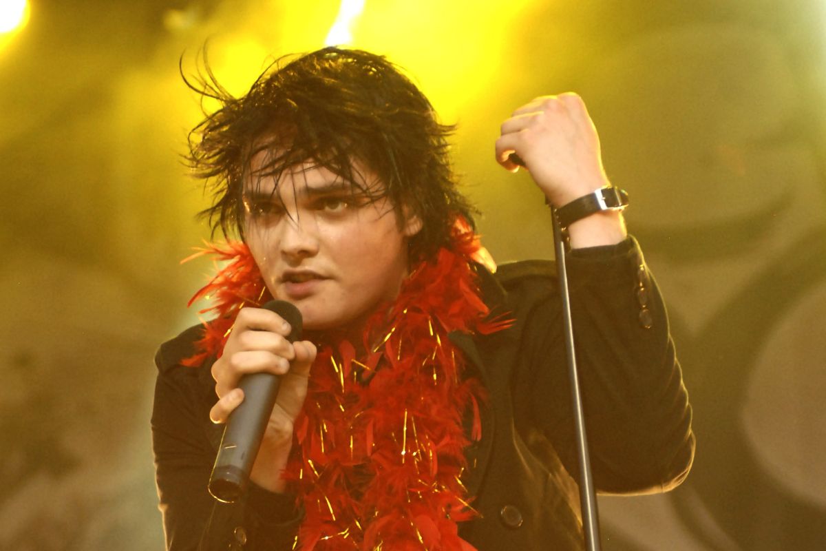 Gerard Way Net Worth & Wife - Famous People Today